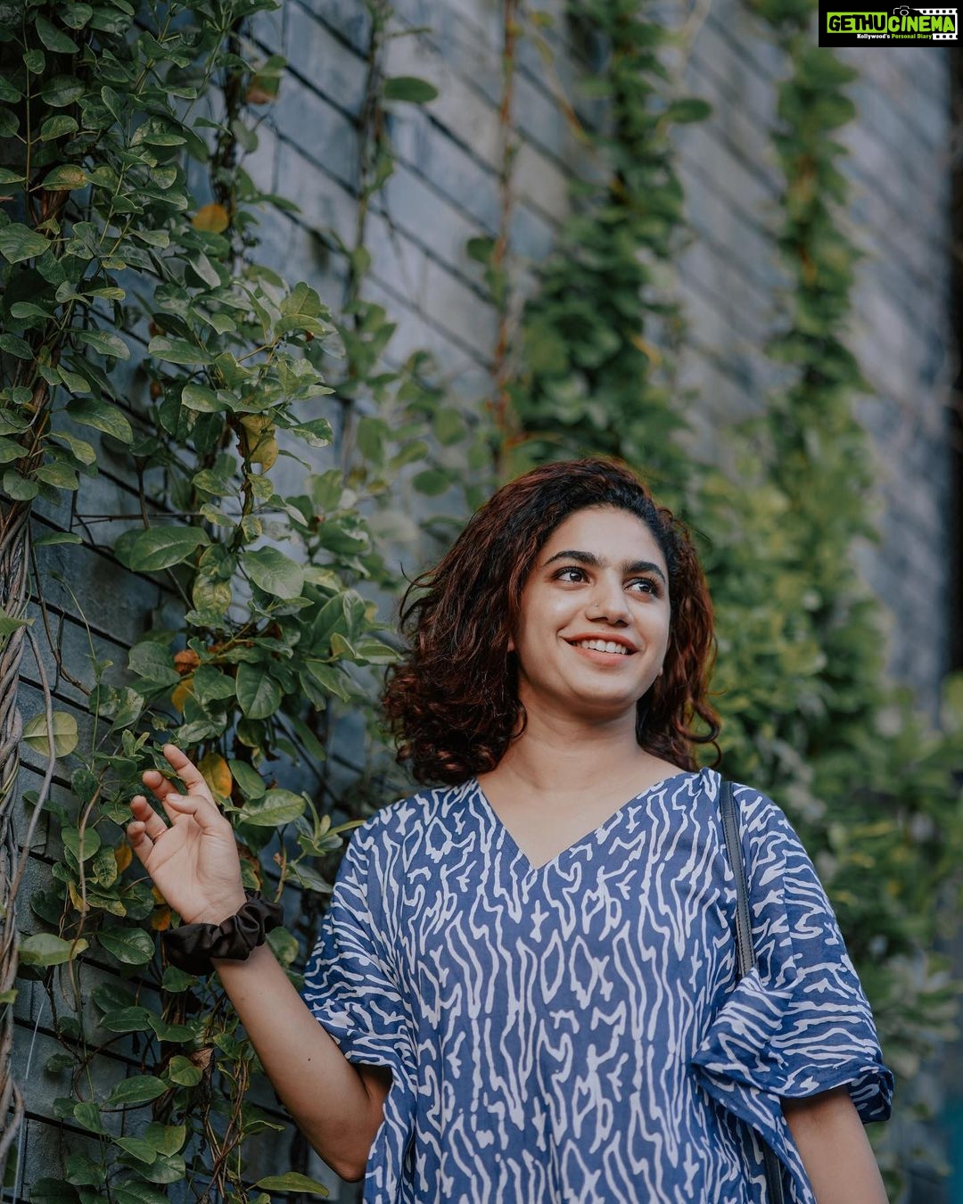 Actress Deepa Thomas HD Instagram Photos and Wallpapers October 2023 ...