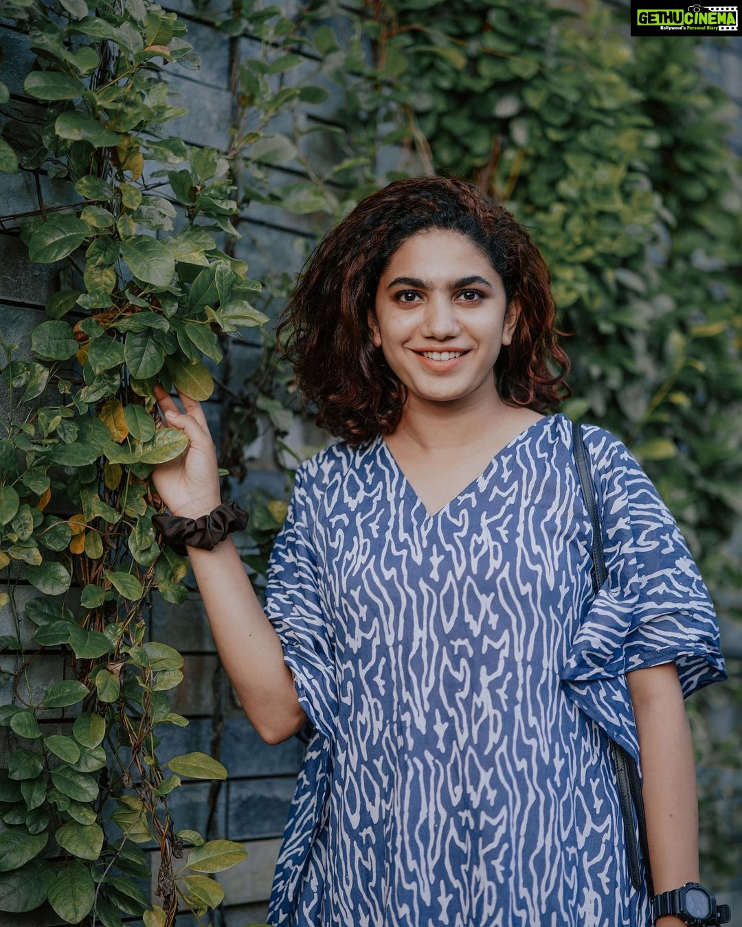 Actress Deepa Thomas HD Instagram Photos and Wallpapers October 2023 ...