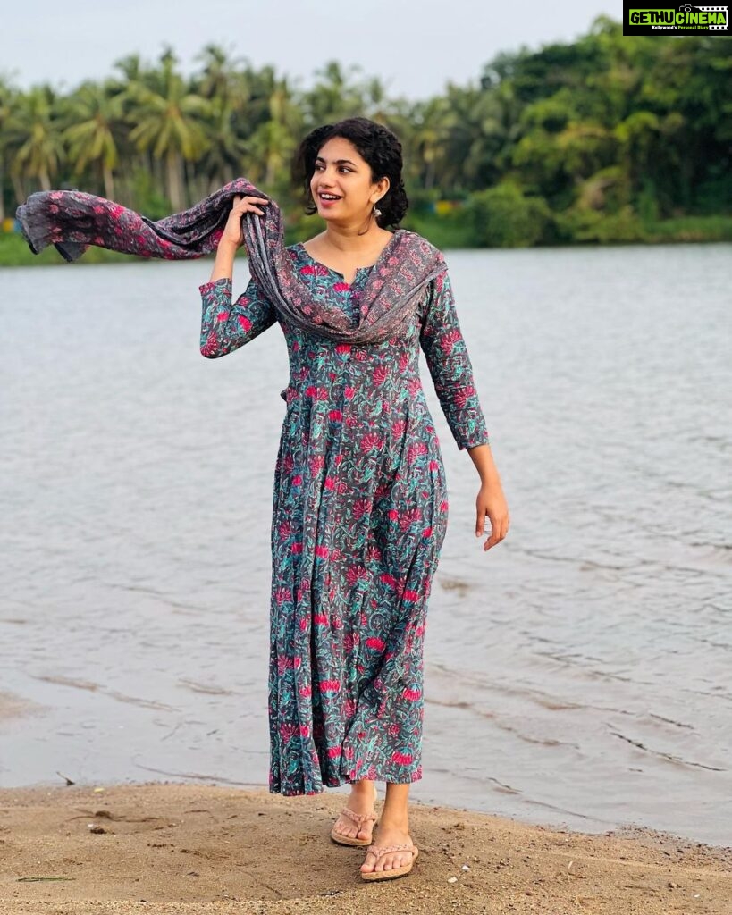 Actress Deepa Thomas HD Instagram Photos and Wallpapers September 2023 ...