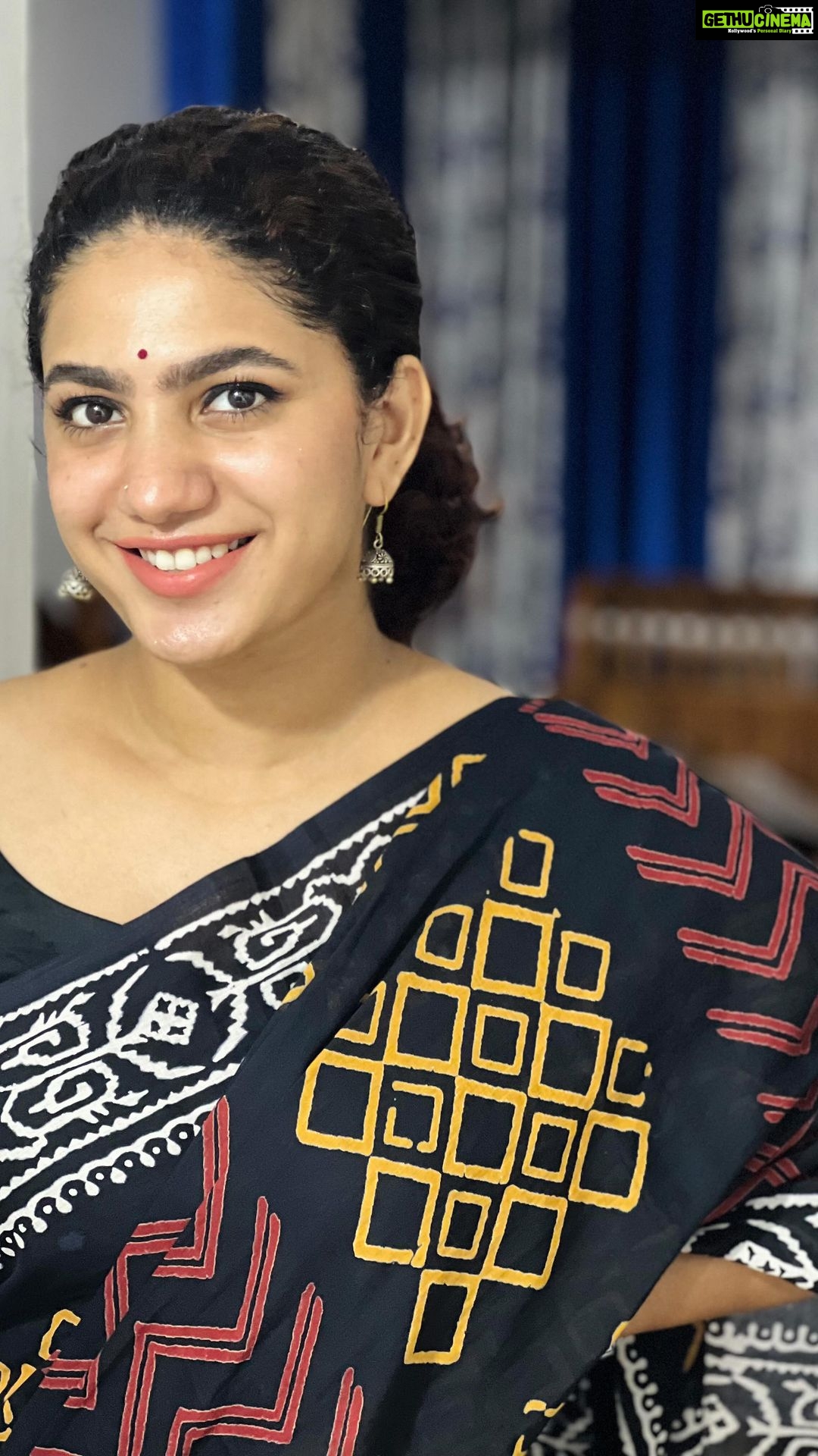 Actress Deepa Thomas HD Instagram Photos and Wallpapers October 2023 | Gethu Cinema