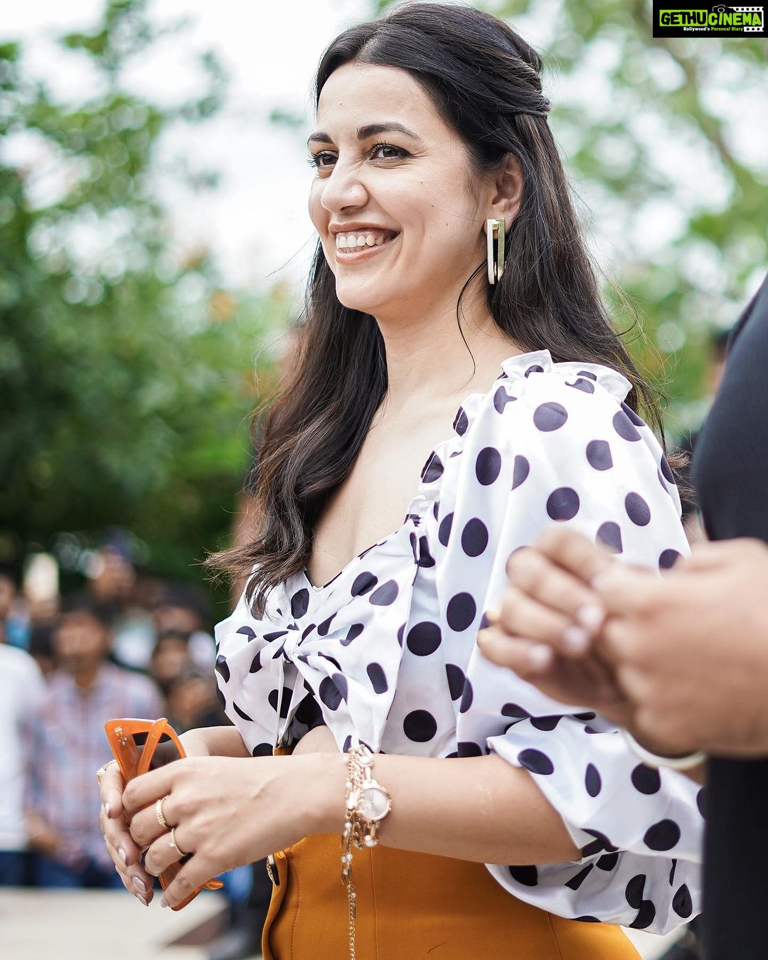 Actress Esha Kansara HD Instagram Photos and Wallpapers August 2023 ...