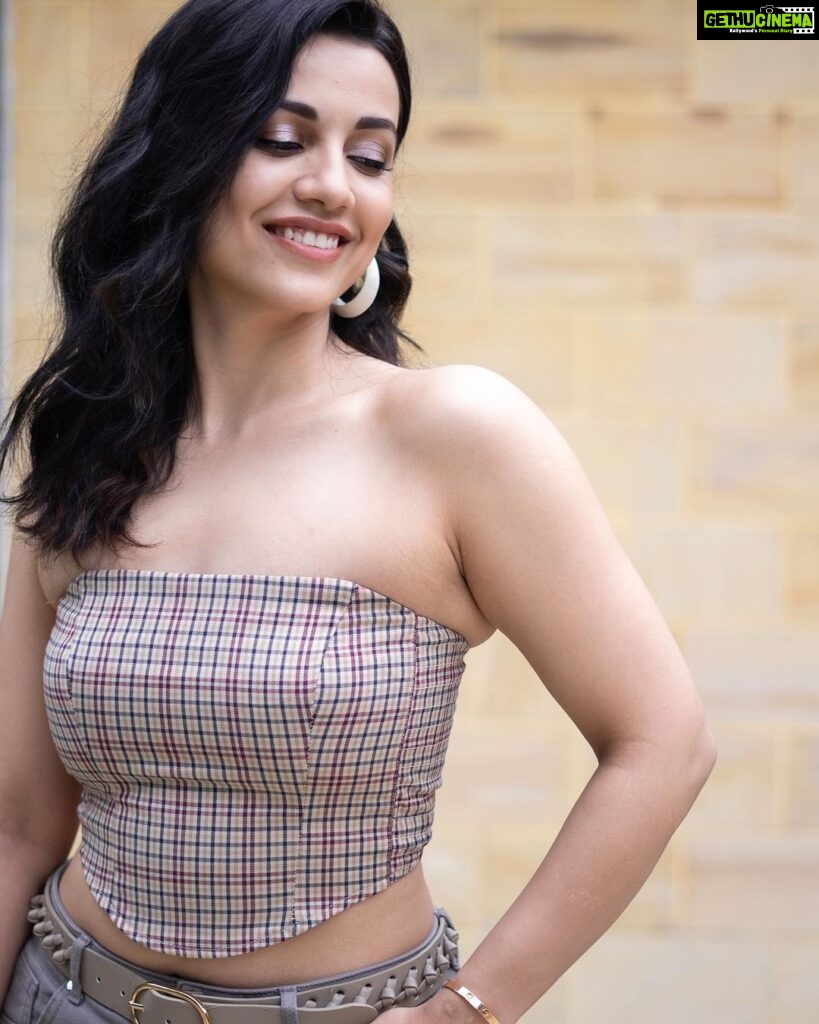 Actress Esha Kansara HD Instagram Photos and Wallpapers August 2023 ...
