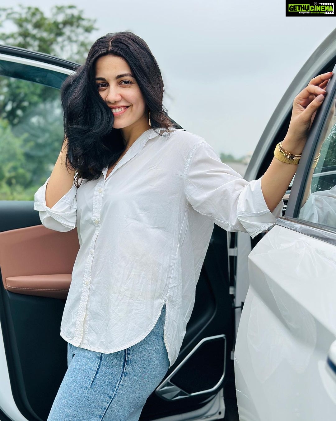 Actress Esha Kansara HD Instagram Photos and Wallpapers July 2023 | Gethu Cinema