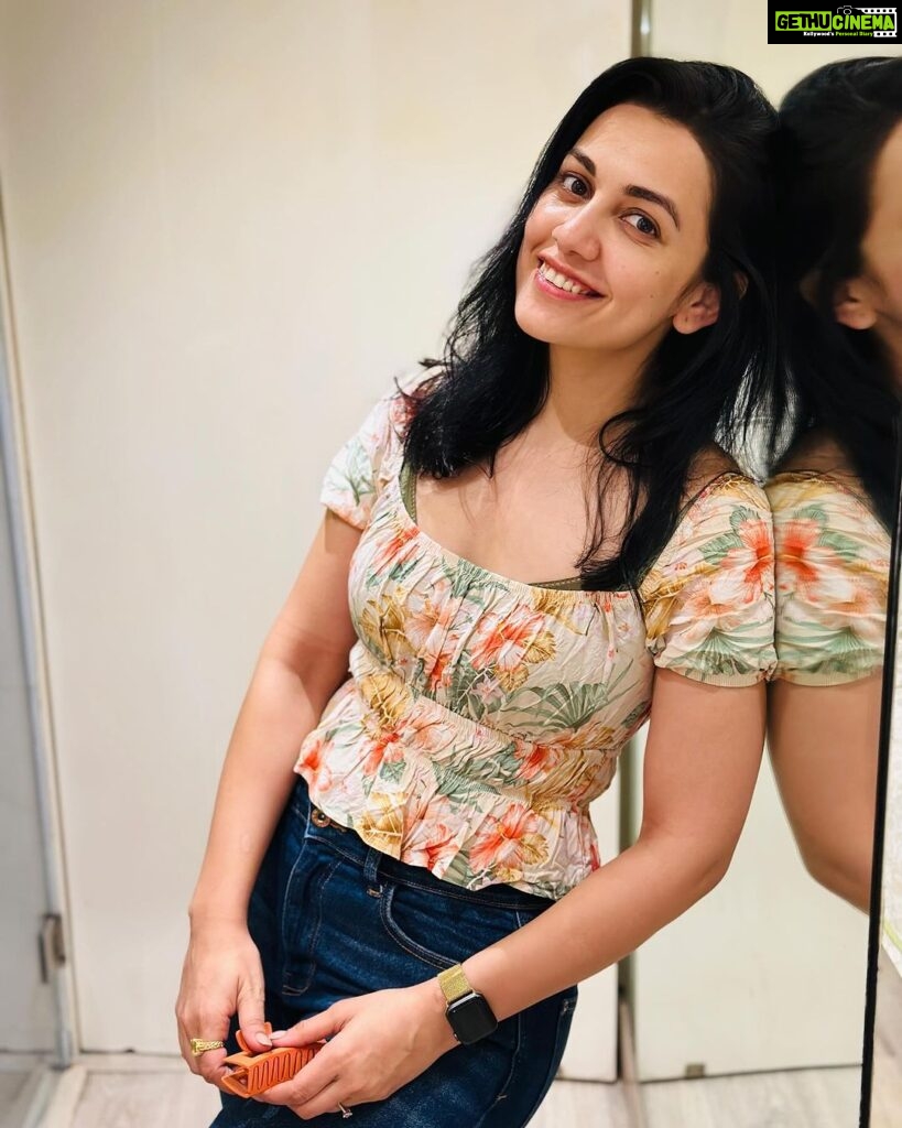 Actress Esha Kansara HD Instagram Photos and Wallpapers October 2023 ...
