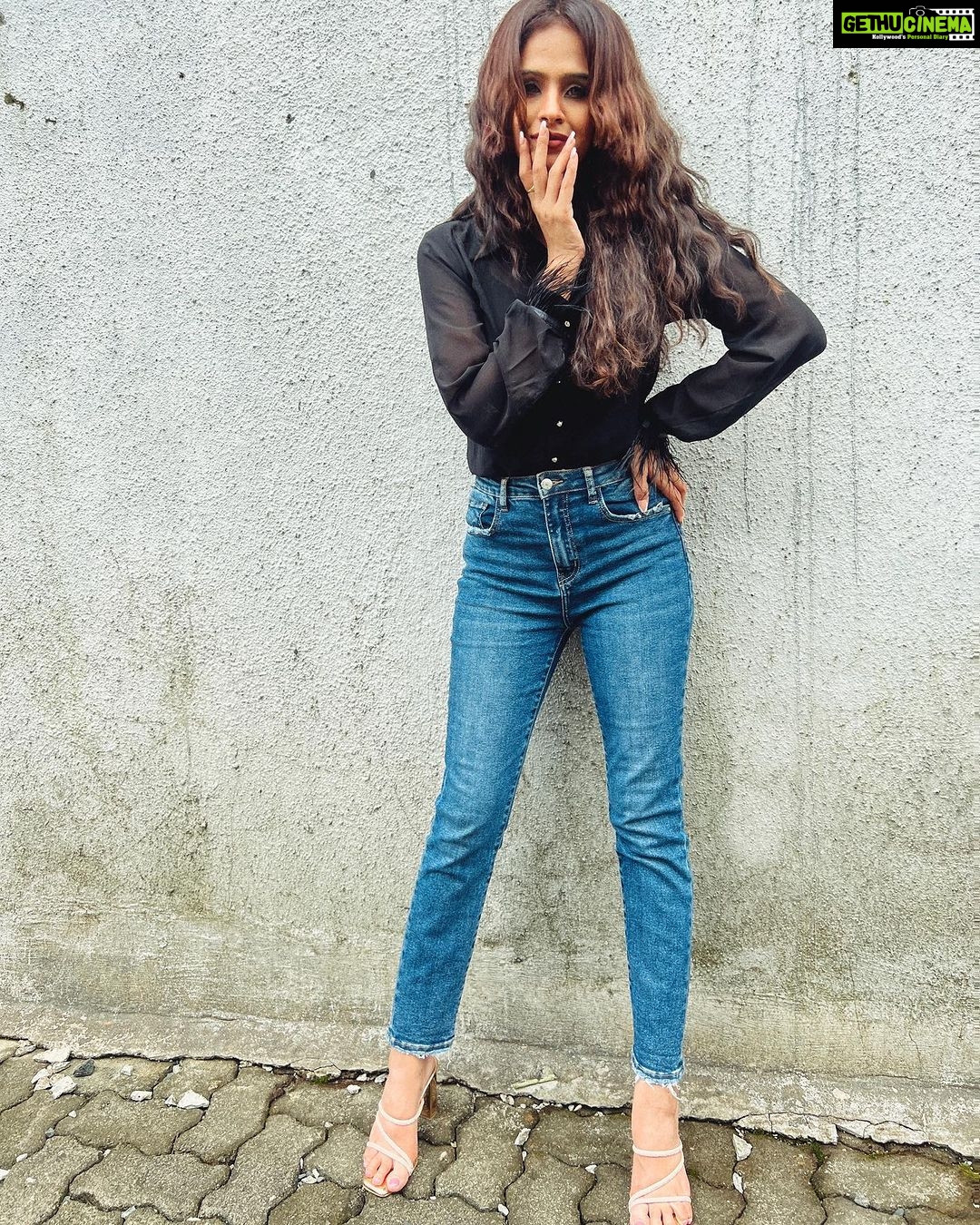 Actress Fenil Umrigar HD Instagram Photos and Wallpapers September 2023 ...