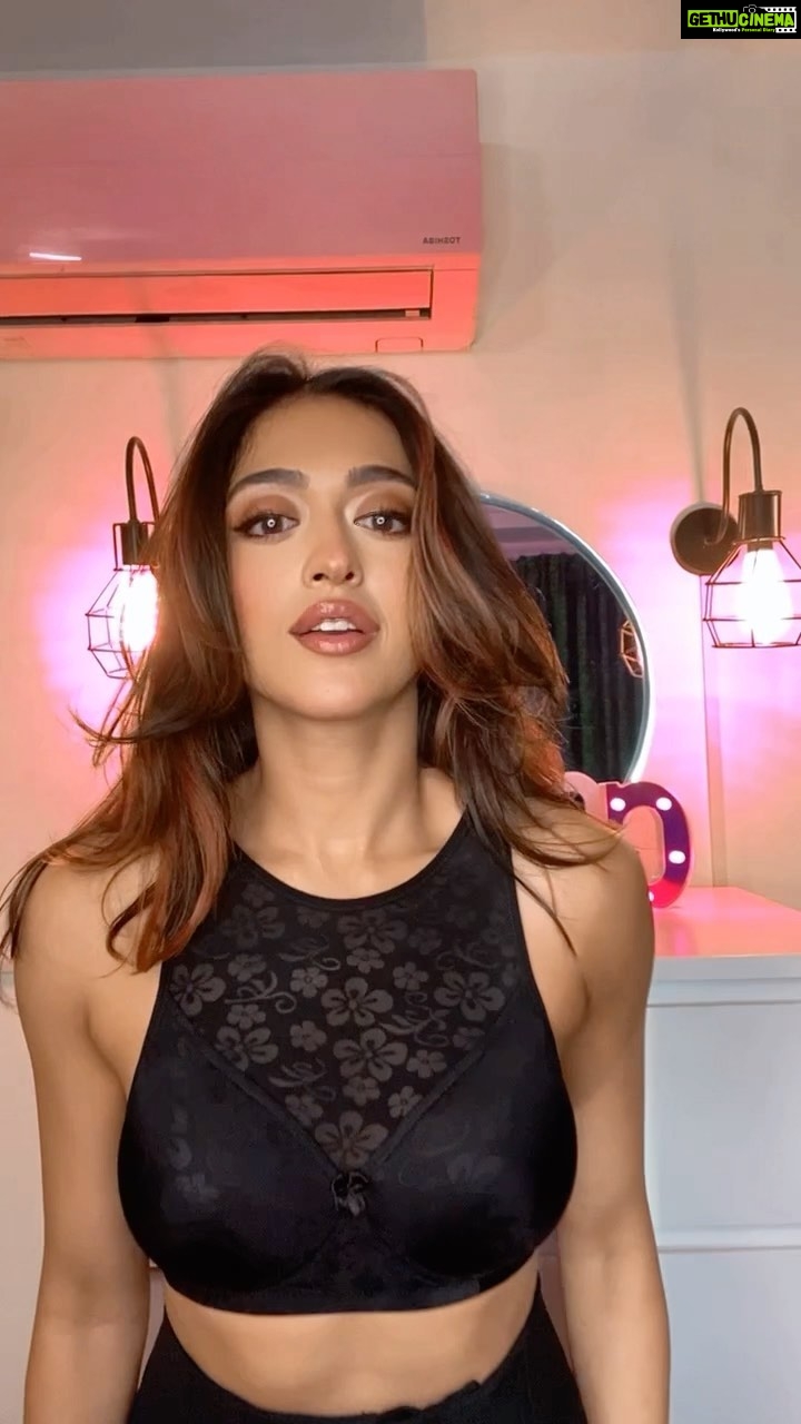 Gayatri Bhardwaj Wiki, Biography, Age, Gallery, Spouse and more