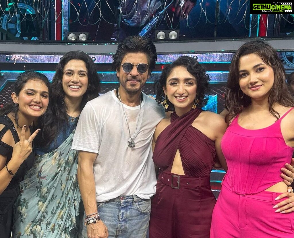 Actress Girija Oak HD Photos and Wallpapers September 2023 - Gethu Cinema