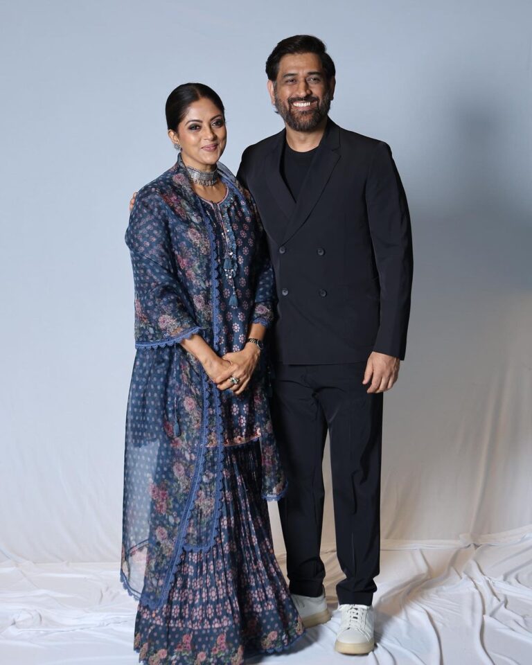 Actress Nadhiya HD Photos and Wallpapers September 2023 - Gethu Cinema