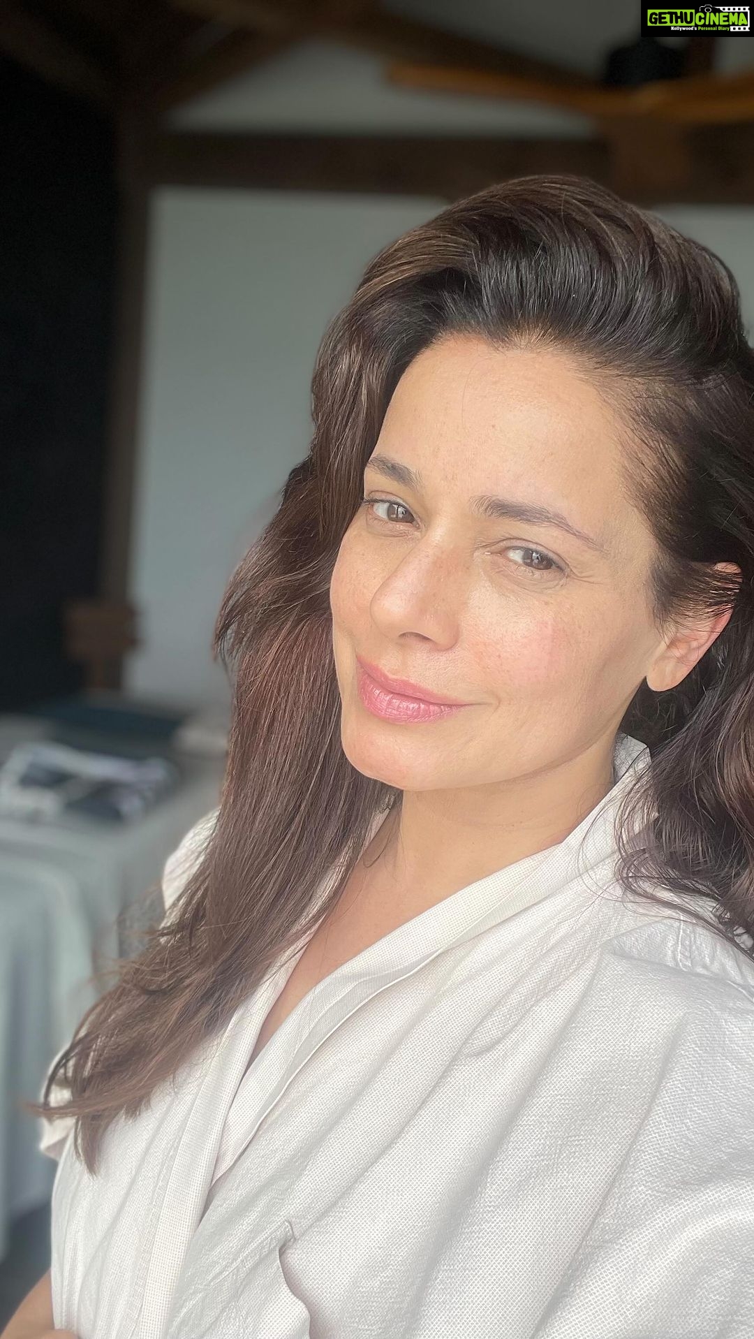 Actress Neelam Kothari HD Instagram Photos and Wallpapers June 2022 ...