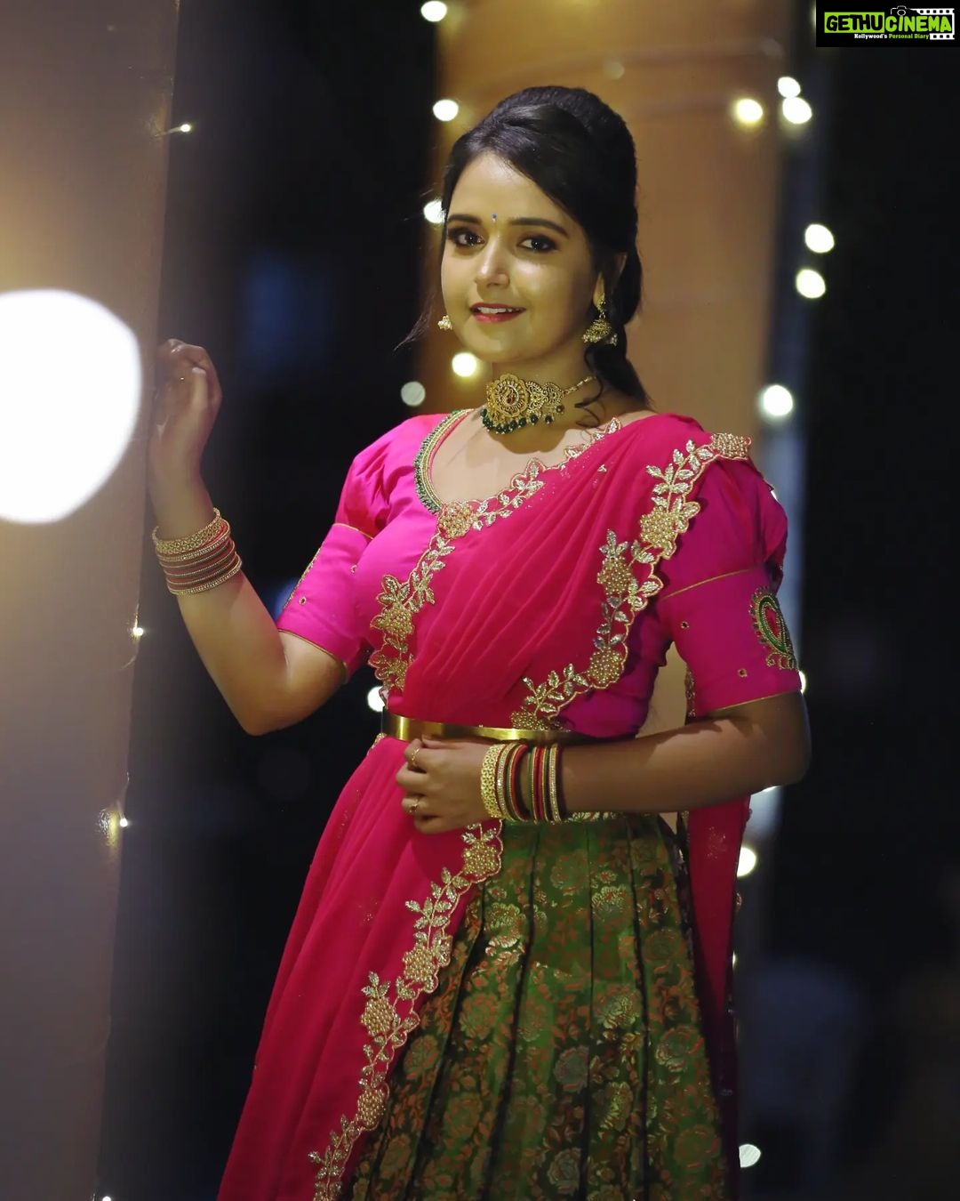 Actress Nisha Ravikrishnan HD Instagram Photos and Wallpapers January ...
