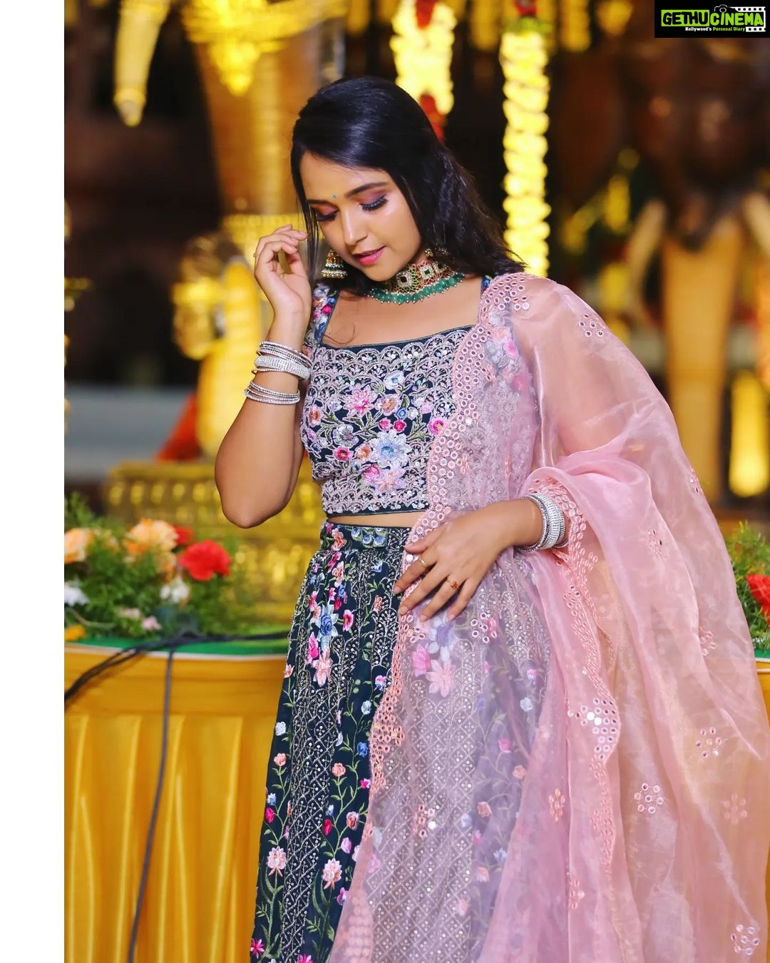 Actress Nisha Ravikrishnan HD Instagram Photos and Wallpapers January ...