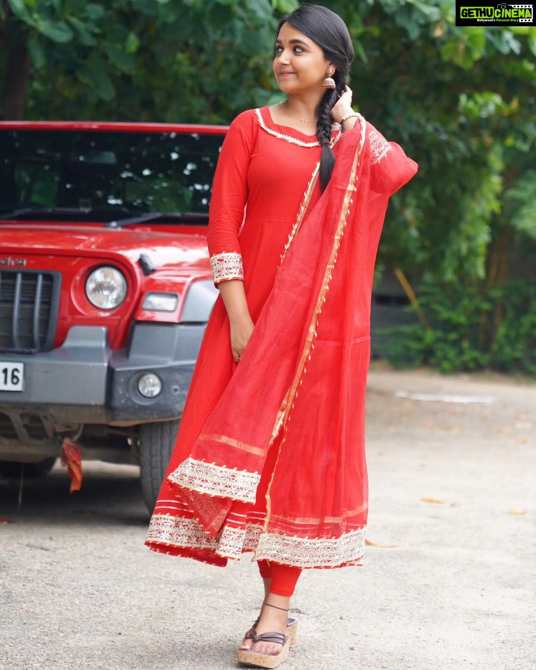 Nisha Ravikrishnan Instagram ನಿನ್ನ ಹಾಗೆ ಮತ್ತು ಬೇರೆ ಇಲ್ಲವೇ