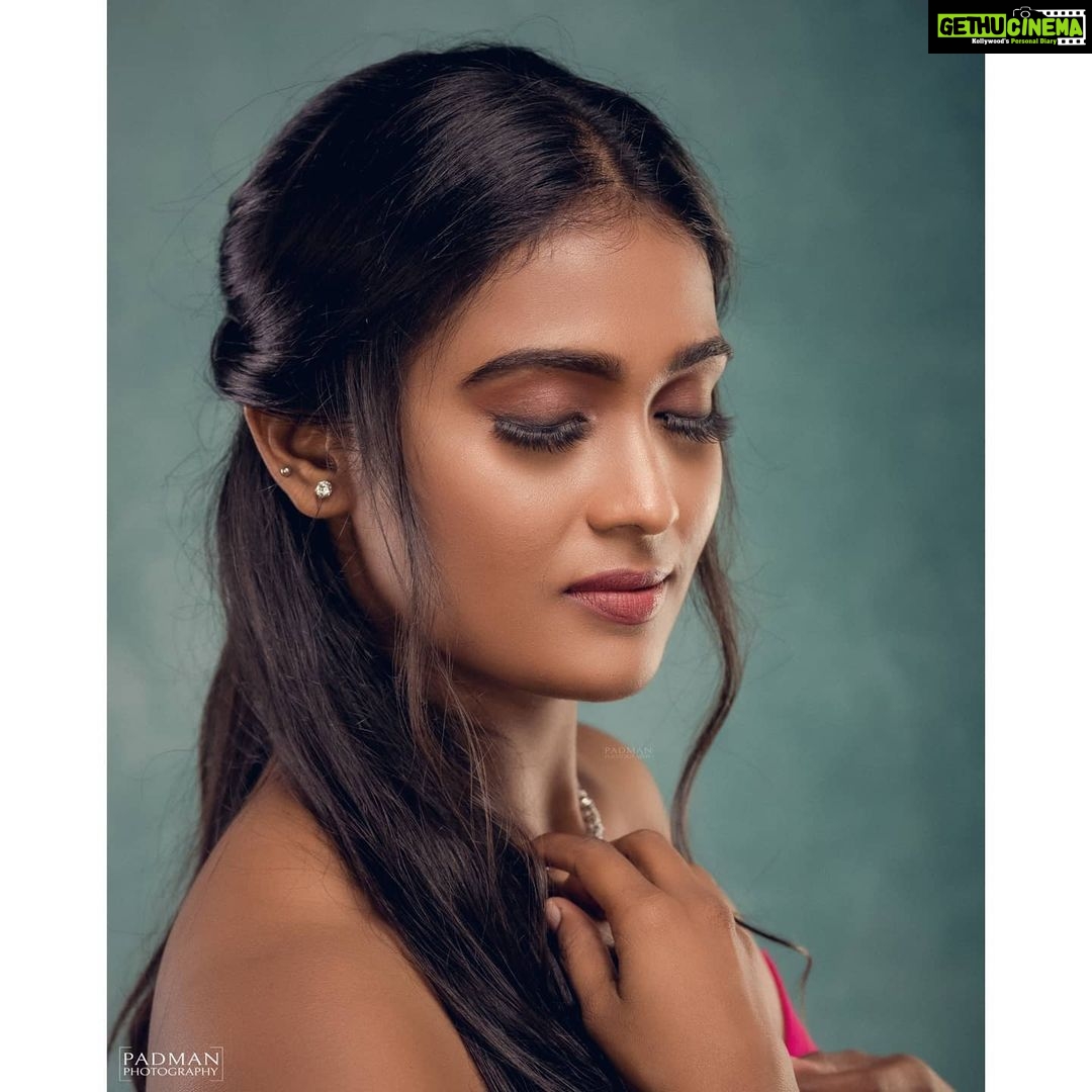 Poornima Ravi Instagram – Look on the pink side of life! 💕 Muah: @glow ...