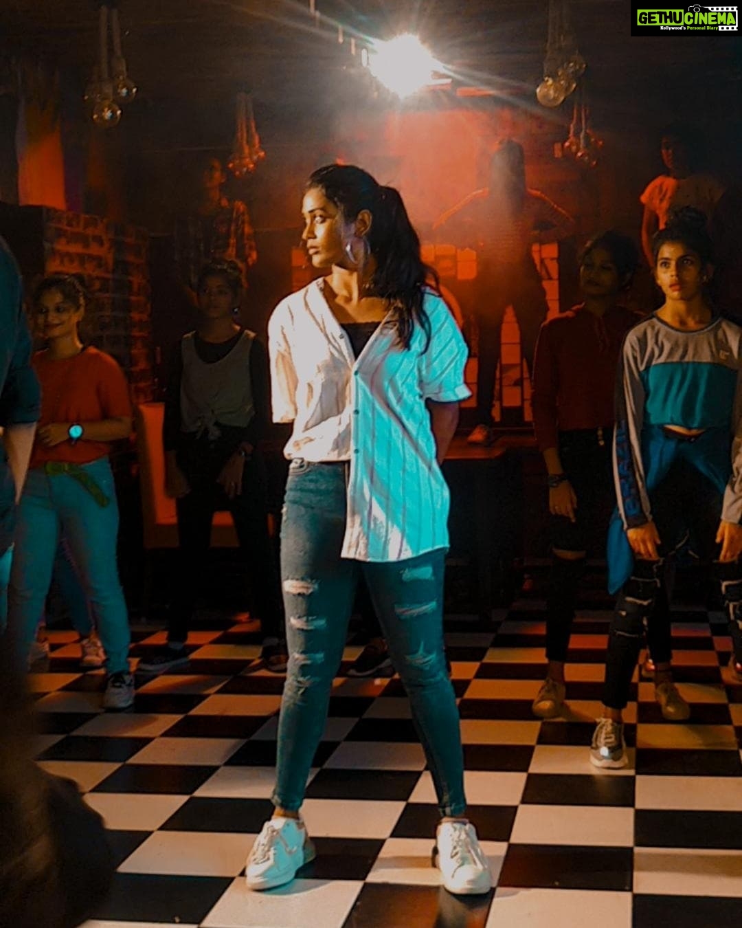 Poornima Ravi Instagram – Kanda Kanavu from “In my Vaazhkai” loading 😁 ...