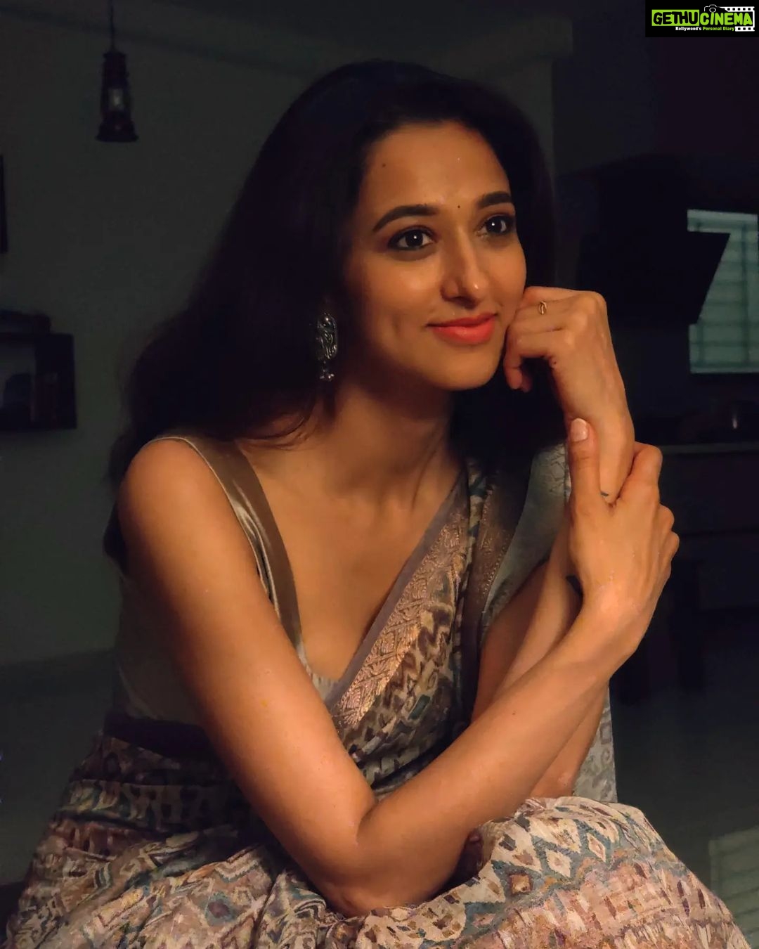Actress Radhika Narayan HD Instagram Photos and Wallpapers October 2023 | Gethu Cinema