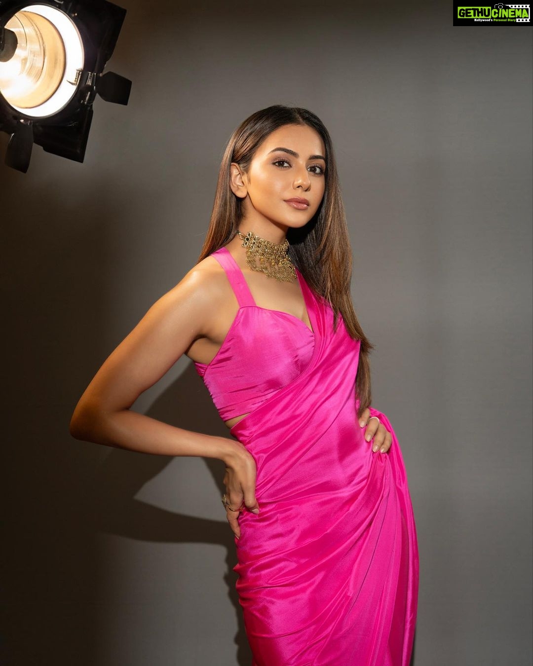 Rakul Preet Singh Instagram – Lights camera action 💕 Outfit @ekayabanaras Necklace @sachdeva ...