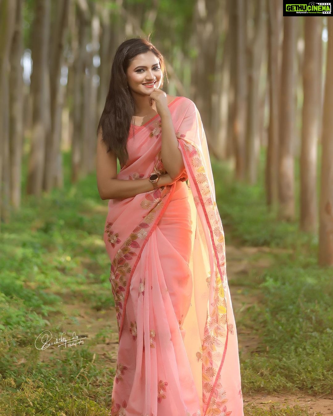 Actress Ranjani Raghavan HD Instagram Photos and Wallpapers October ...