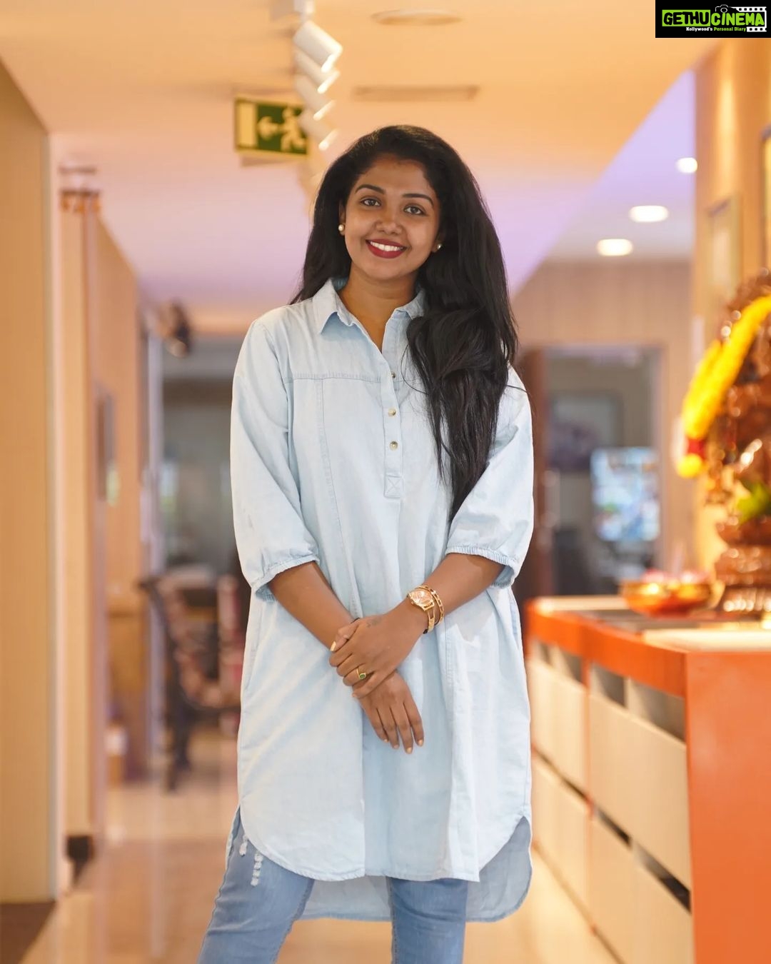Actress Riythvika HD Instagram Photos and Wallpapers June 2024 | Gethu ...