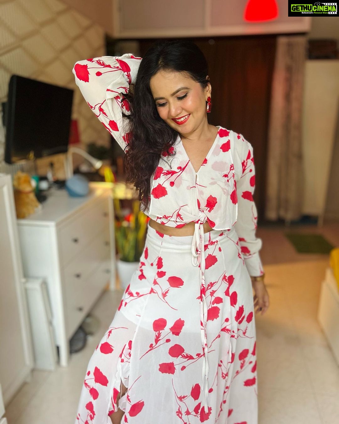 Actress Roopal Tyagi HD Instagram Photos and Wallpapers September 2023 ...