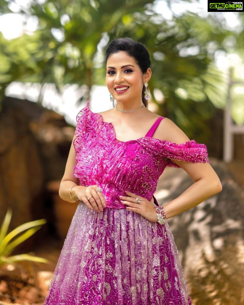 Actress Sadha HD Instagram Photos and Wallpapers September 2023 | Gethu ...