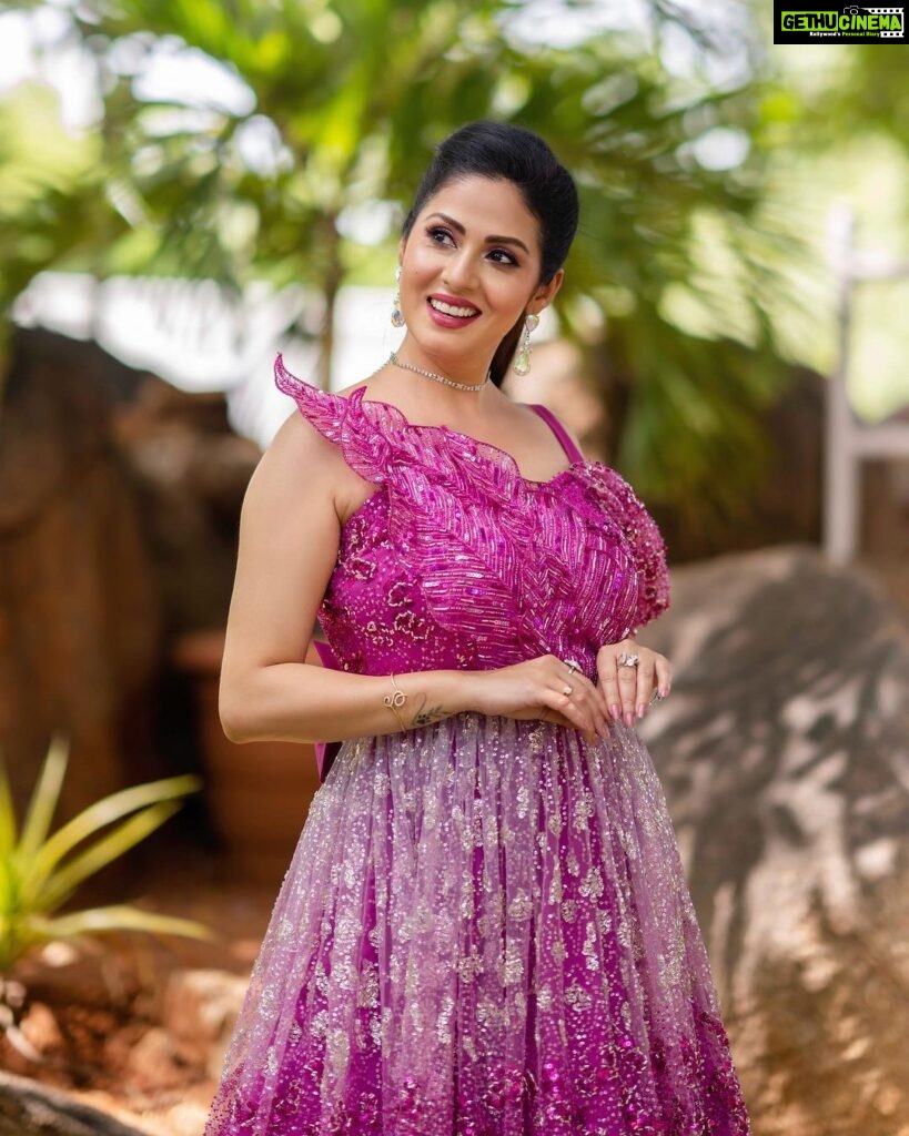 Actress Sadha HD Instagram Photos and Wallpapers September 2023 | Gethu ...