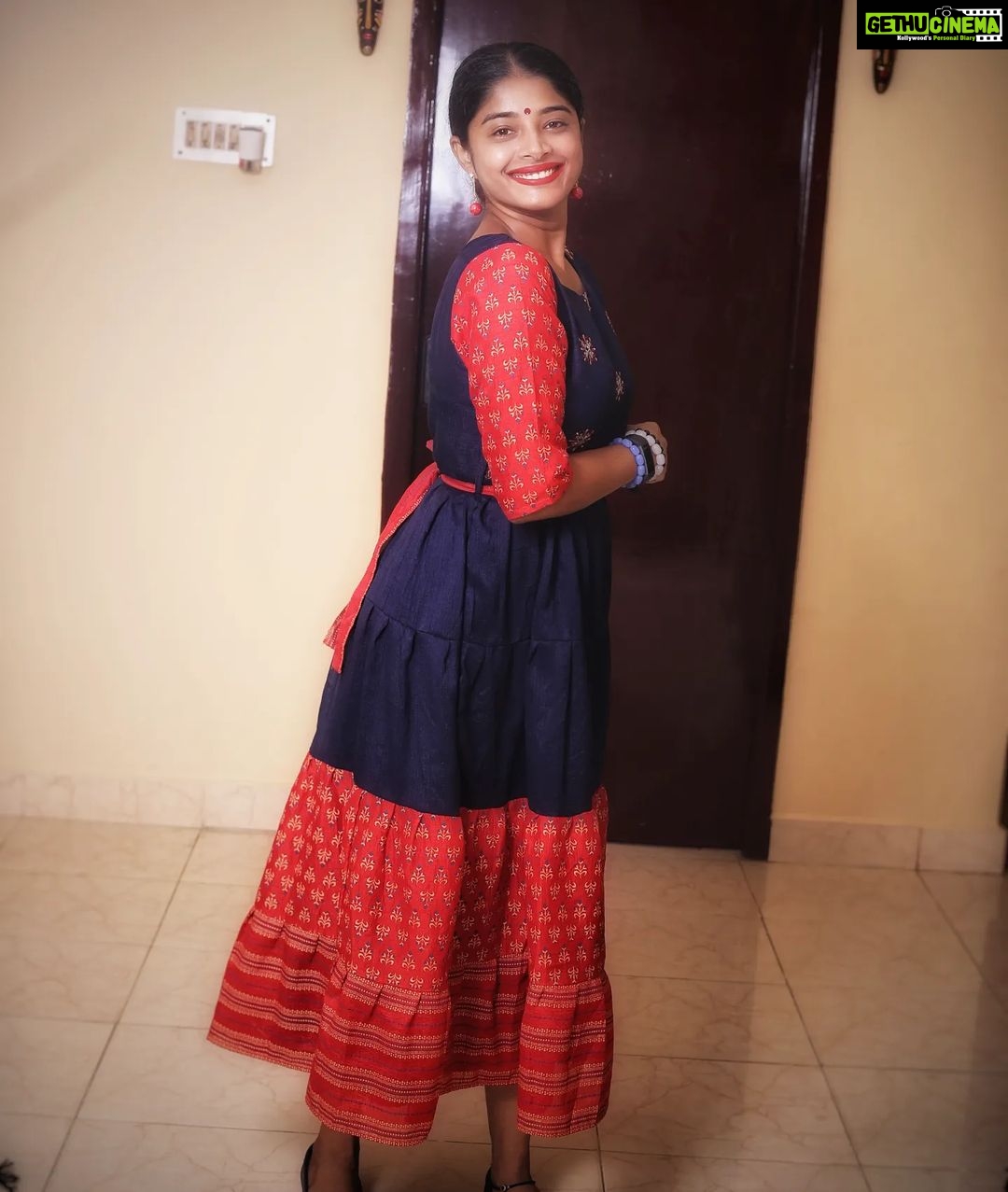 Sheela Rajkumar Instagram – Everything comes in waves . . . . . . 📸 ...