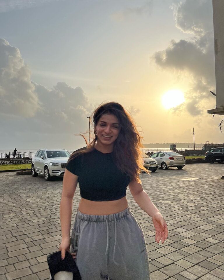 Actress Shivani Jha HD Photos and Wallpapers August 2023 - Gethu Cinema