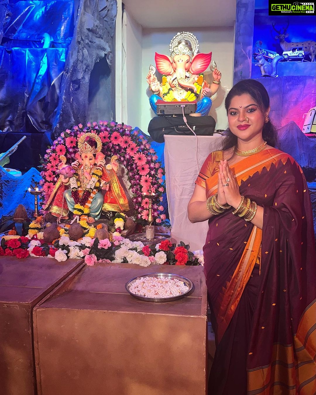 Sneha Wagh Instagram – Ganpati Bappa Morya 🌺 . . . Had a wonderful bappa darshan & aarti 💝 Also ...