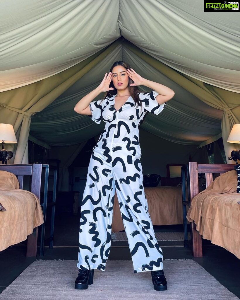 Actress Srishty Rode HD Instagram Photos and Wallpapers September 2023 ...