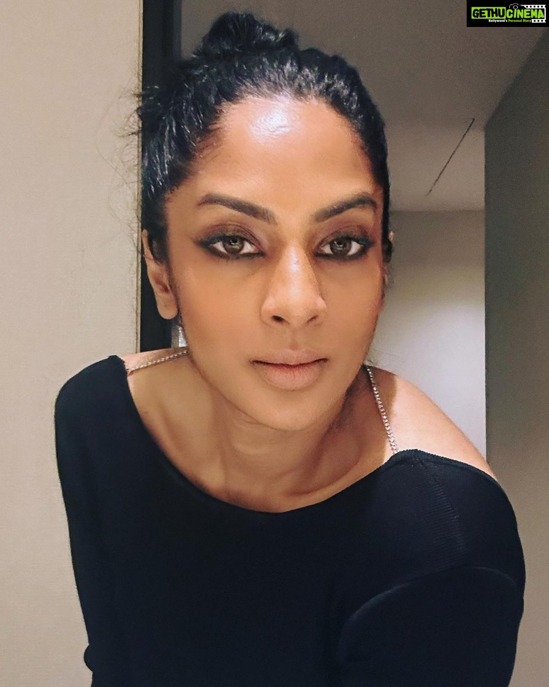 Sriya Reddy Most Liked Photos and Posts | Gethu Cinema