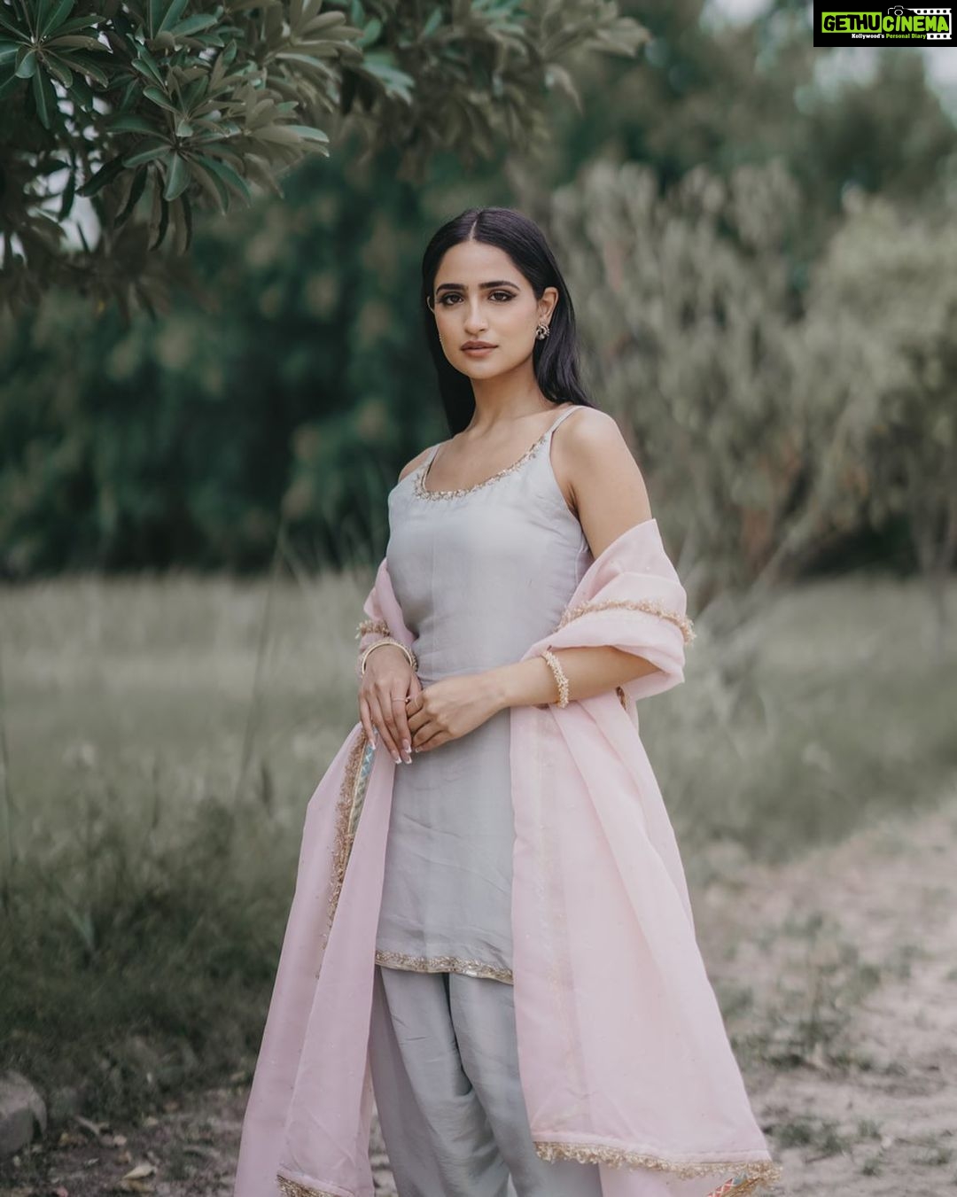 Actress Tanu Grewal HD Instagram Photos and Wallpapers August 2023 ...