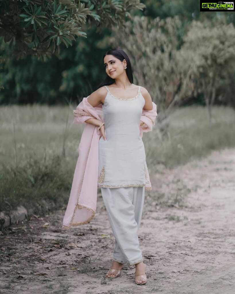 Actress Tanu Grewal HD Instagram Photos and Wallpapers October 2023 ...