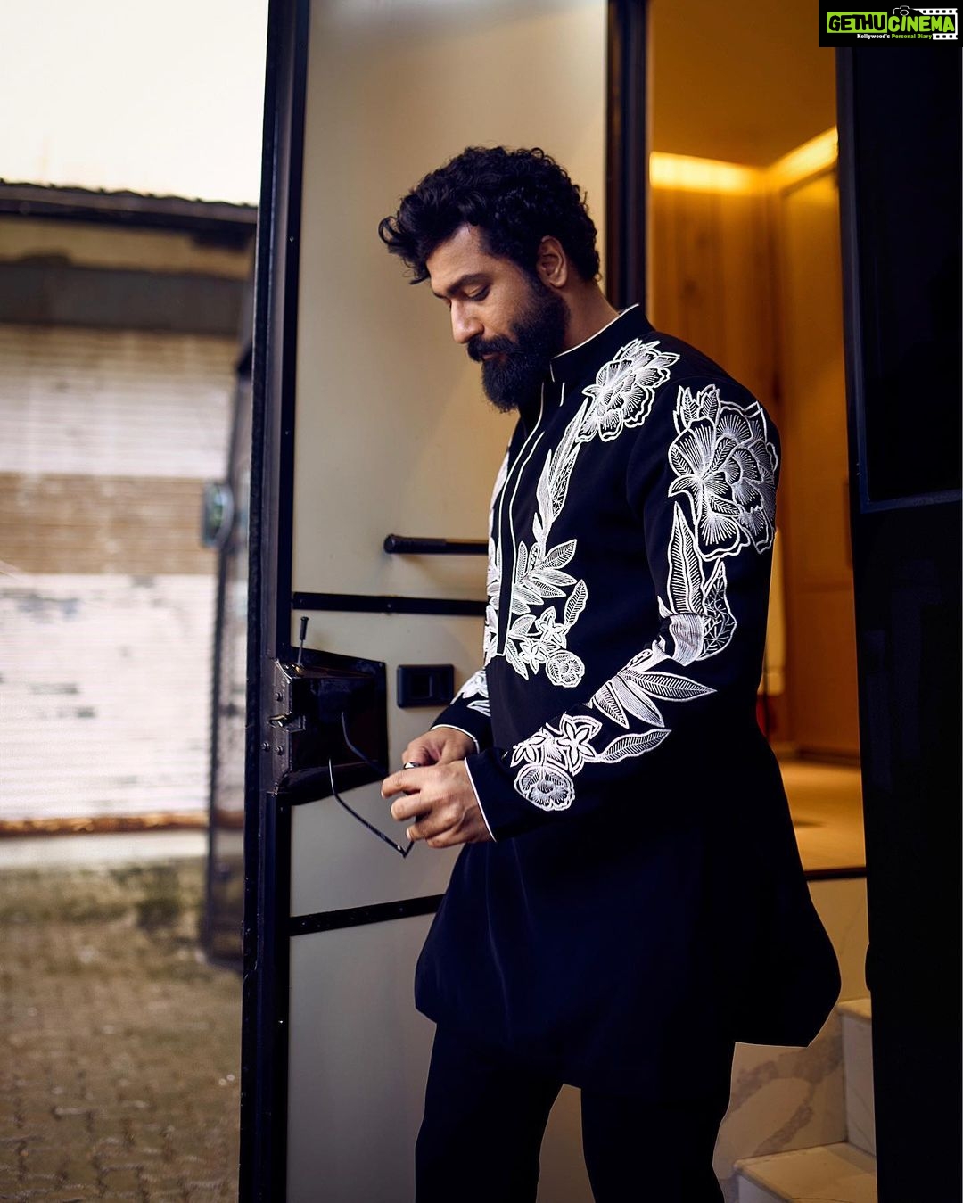 Actor Vicky Kaushal HD Instagram Photos and Wallpapers October 2023 ...