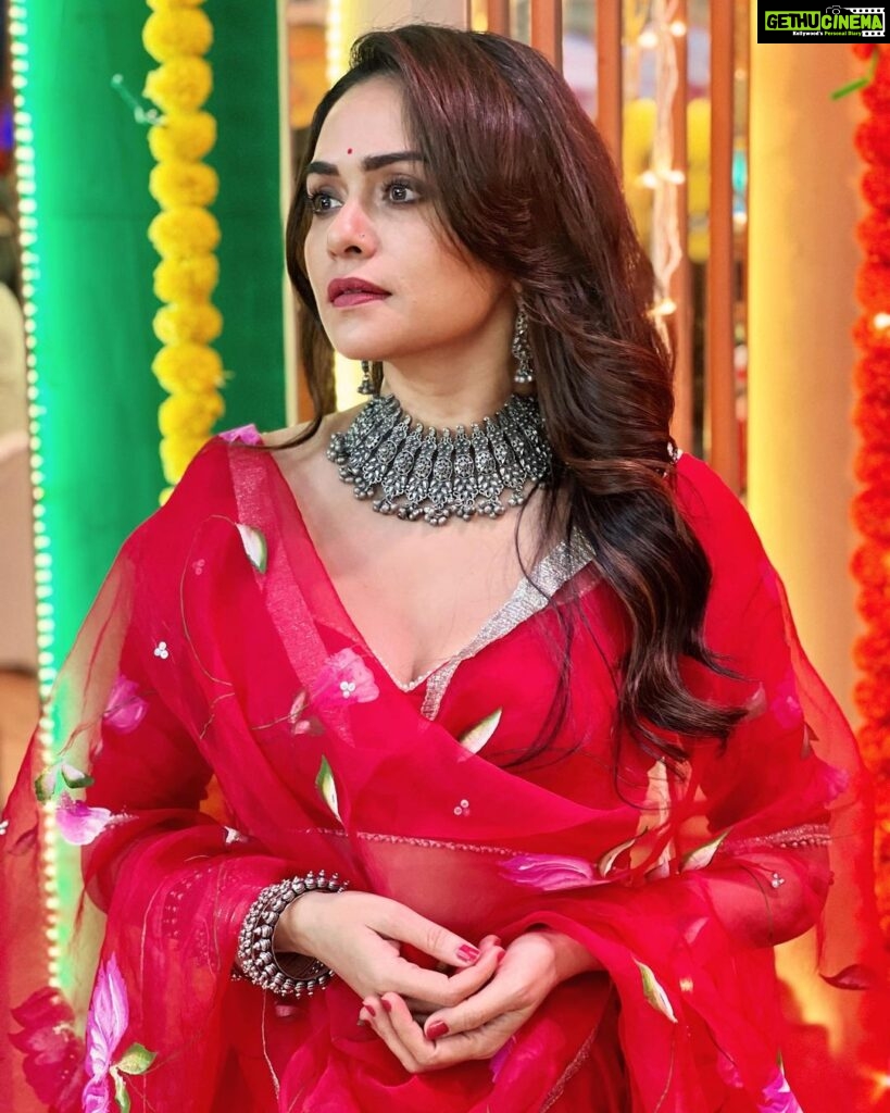 Actress Amruta Khanvilkar HD Instagram Photos and Wallpapers October ...