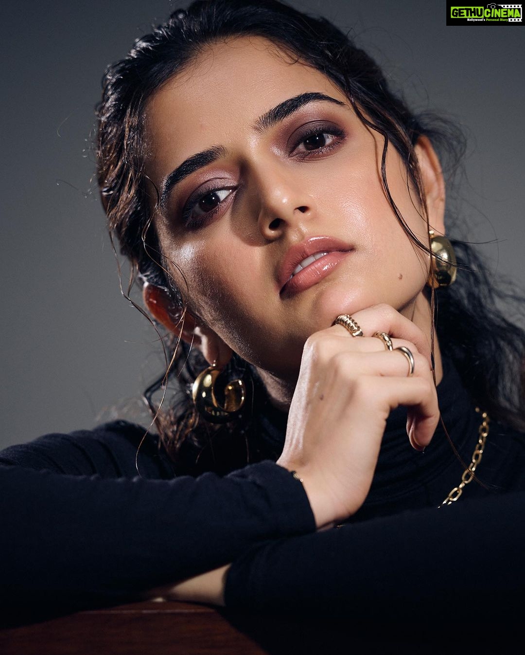 Actress Ashika Ranganath HD Instagram Photos and Wallpapers November ...