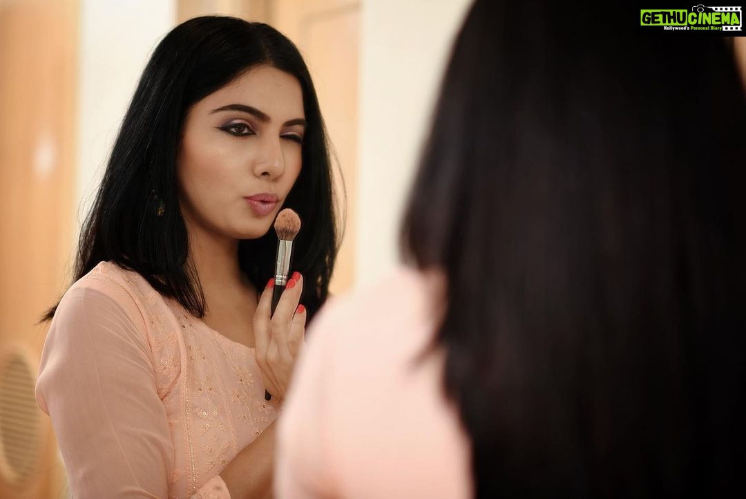 Avani Modi Instagram – When in doubt…just blend it out & blush off the ...