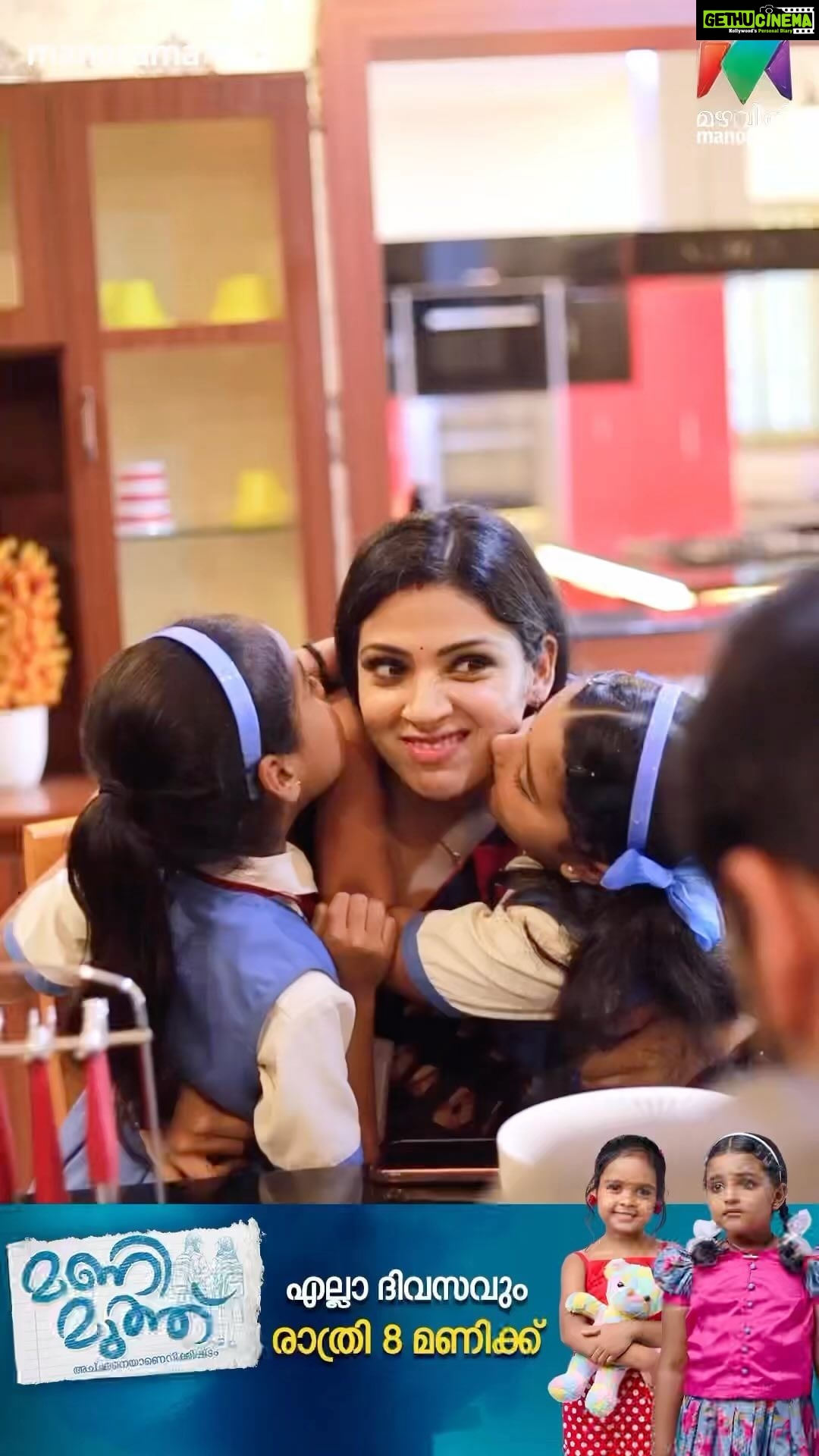 Avanthika Mohan Instagram – This is how I am on set😆 Fun on the set of ...