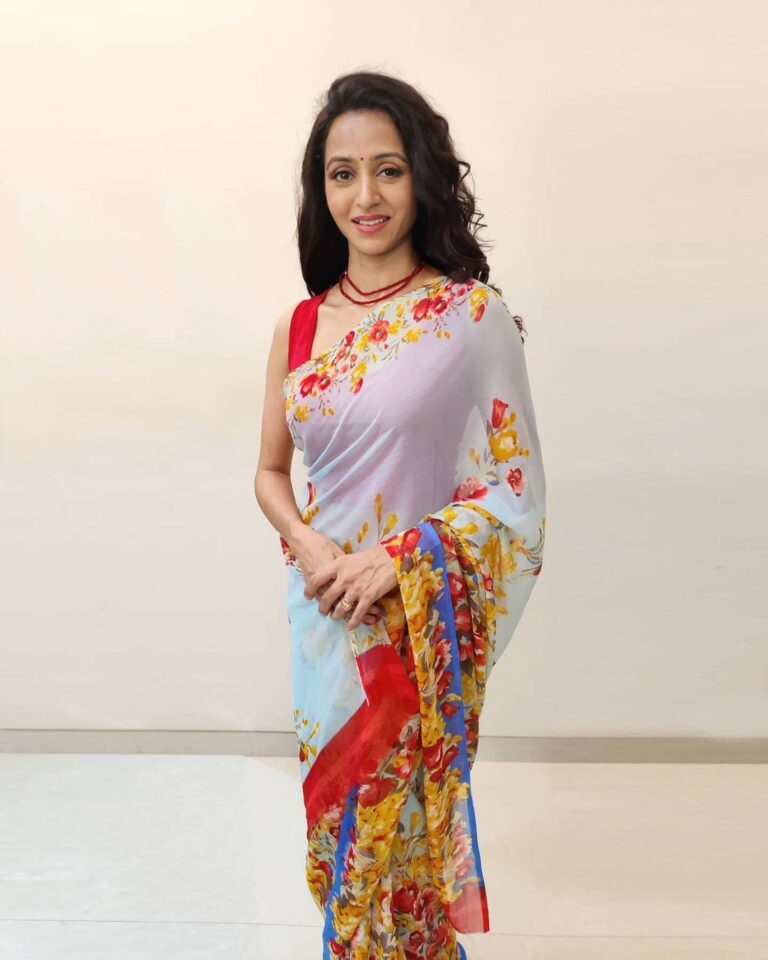 Actress Bhamini Oza HD Photos and Wallpapers January 2022 - Gethu Cinema