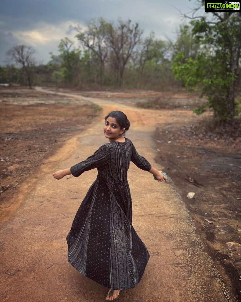 Actress Divya Prabha HD Instagram Photos and Wallpapers April 2023 ...