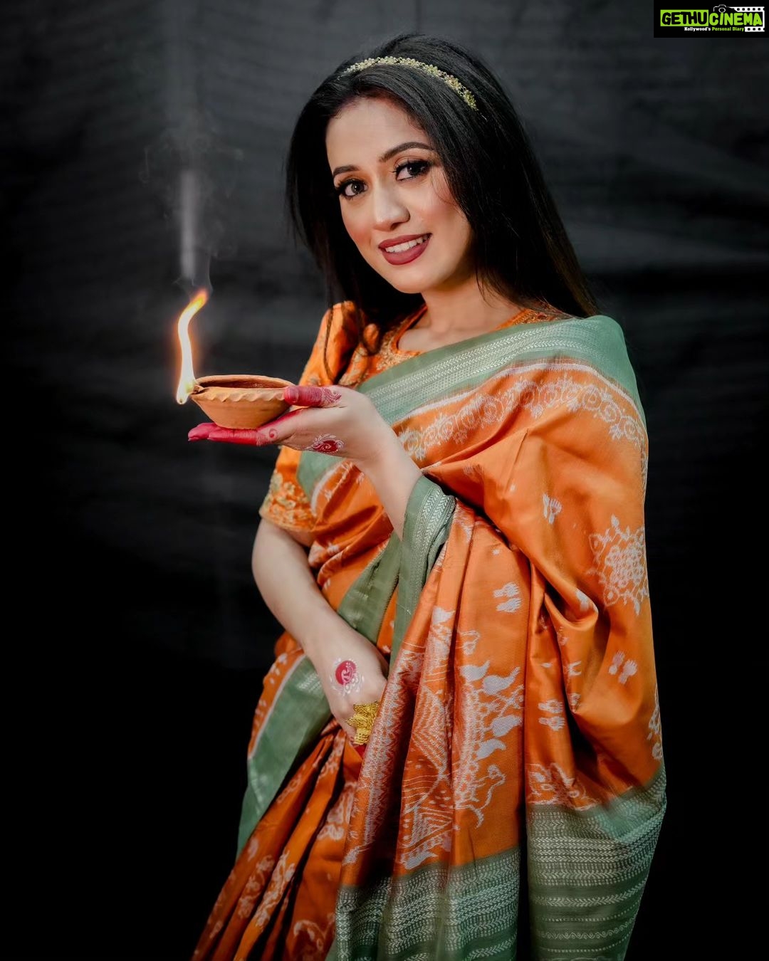 Elina Samantray Instagram – “Radiant hues of tradition meet the ...