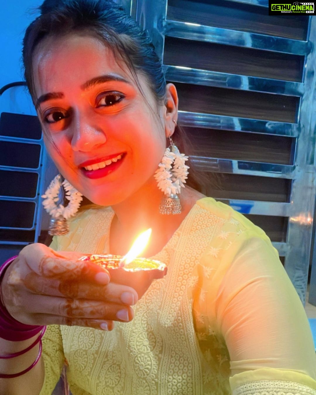 Actress Elina Samantray HD Instagram Photos and Wallpapers November ...