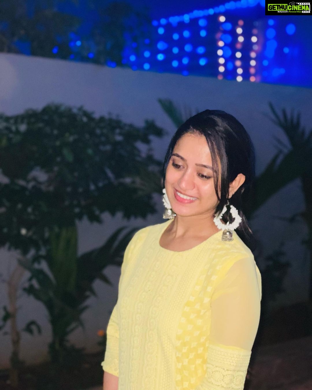 Actress Elina Samantray HD Instagram Photos and Wallpapers November ...