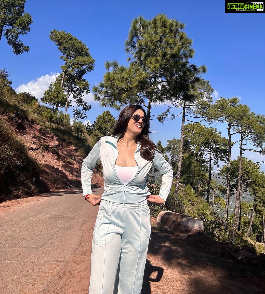 Isha Rikhi Instagram – The sky has it’s own vibe 🩵 Kasauli | Gethu Cinema