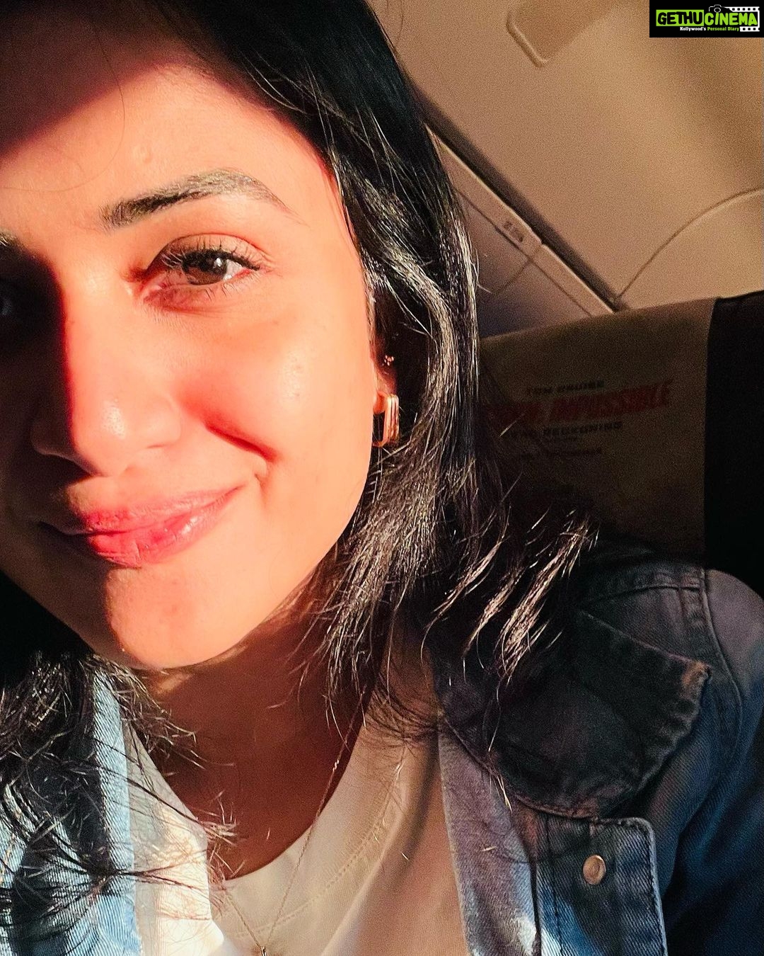 Actress Janani Ashok Kumar HD Instagram Photos and Wallpapers October ...