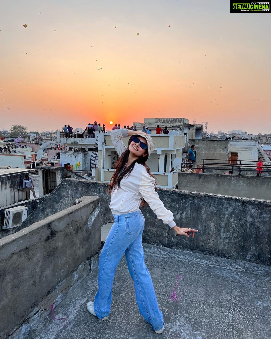 Janki Bodiwala Most Liked Photos and Posts | Gethu Cinema