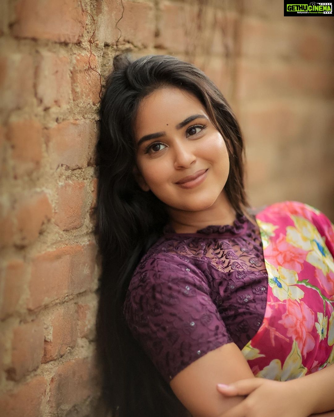Actress Kanmani Manoharan HD Instagram Photos and Wallpapers November ...
