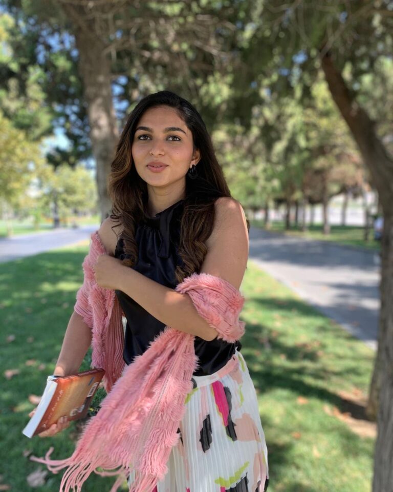 Actress Kayadu Lohar HD Photos and Wallpapers October 2022 - Gethu Cinema