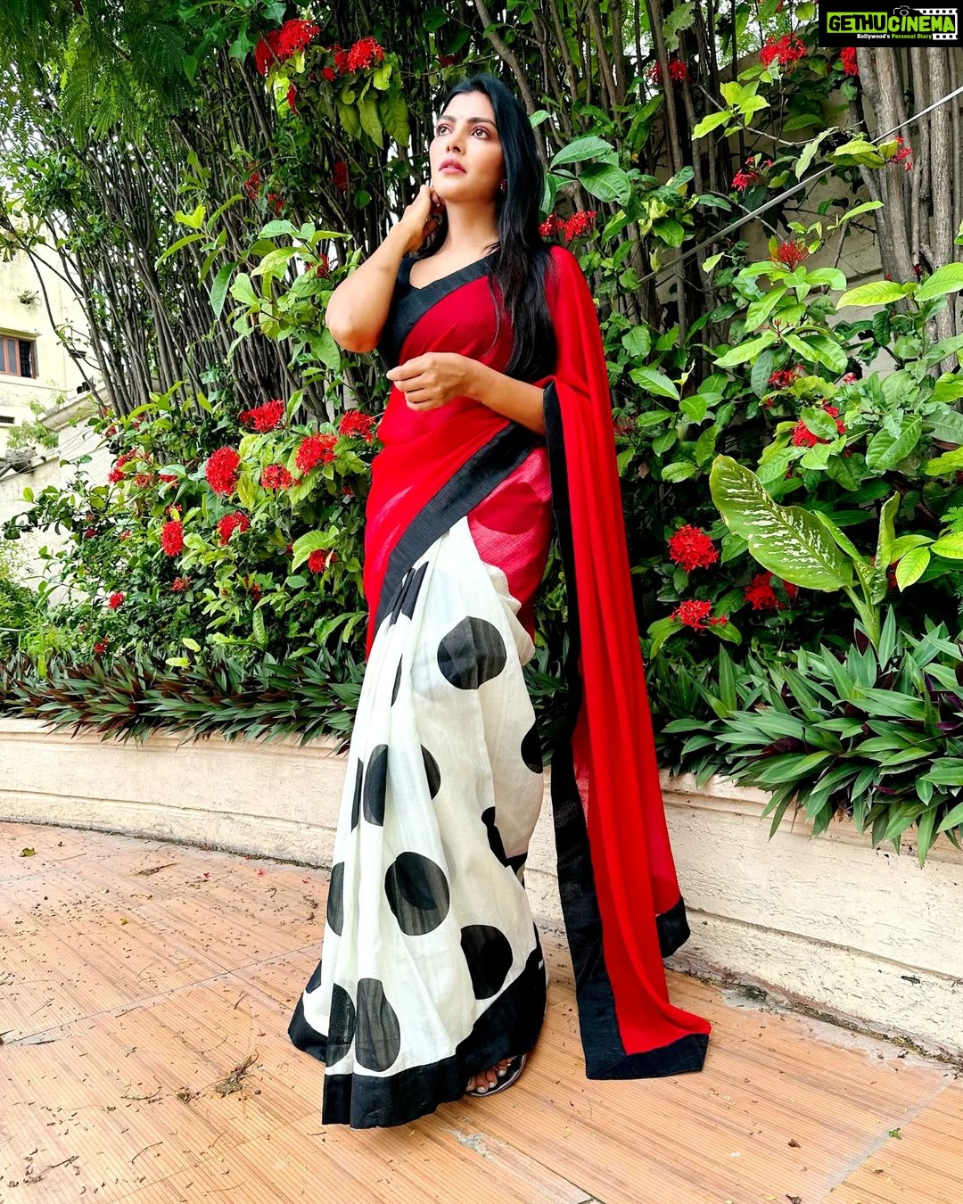 Actress Lahari Shari HD Instagram Photos and Wallpapers October 2023 ...