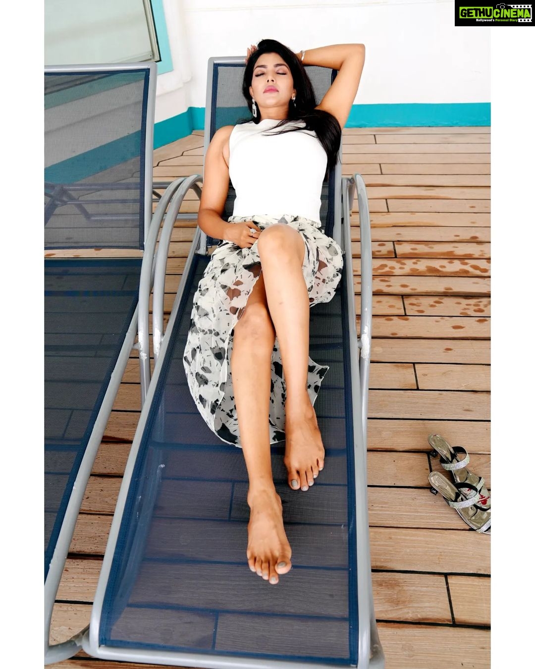 Actress Lahari Shari HD Instagram Photos and Wallpapers September 2023 ...