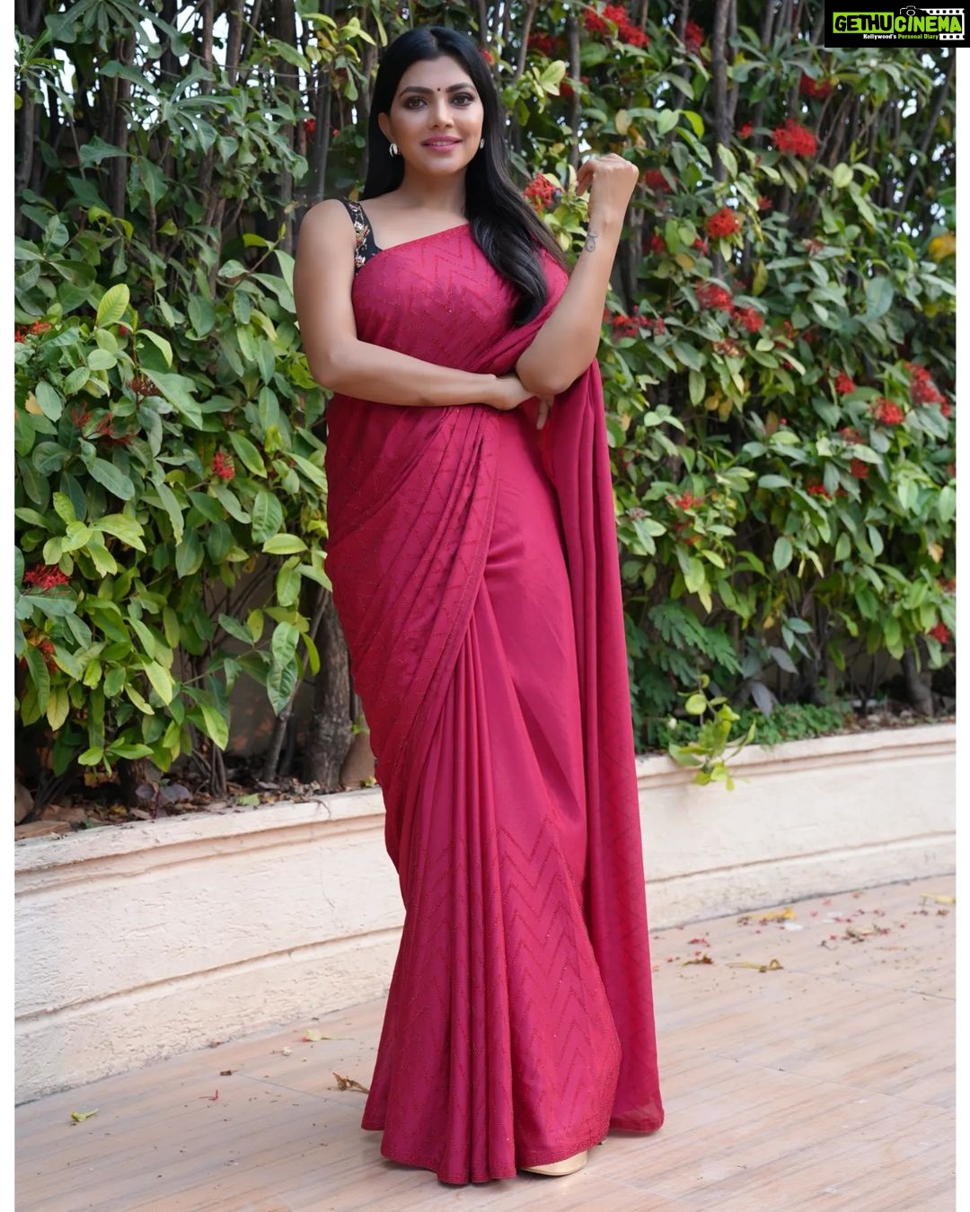 Actress Lahari Shari HD Instagram Photos and Wallpapers November 2023 ...